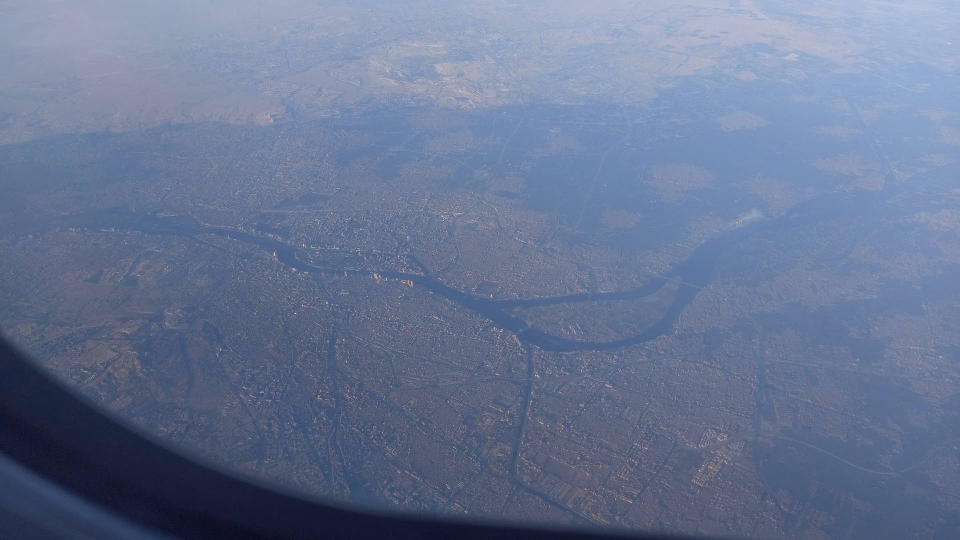 ЕГИПЕТ-2025-ШАРМ. #54.2 - ВИД на ПИРАМИДЫ из иллюминатора Boeing 737-800. Пролетаем над КАИРОМ.