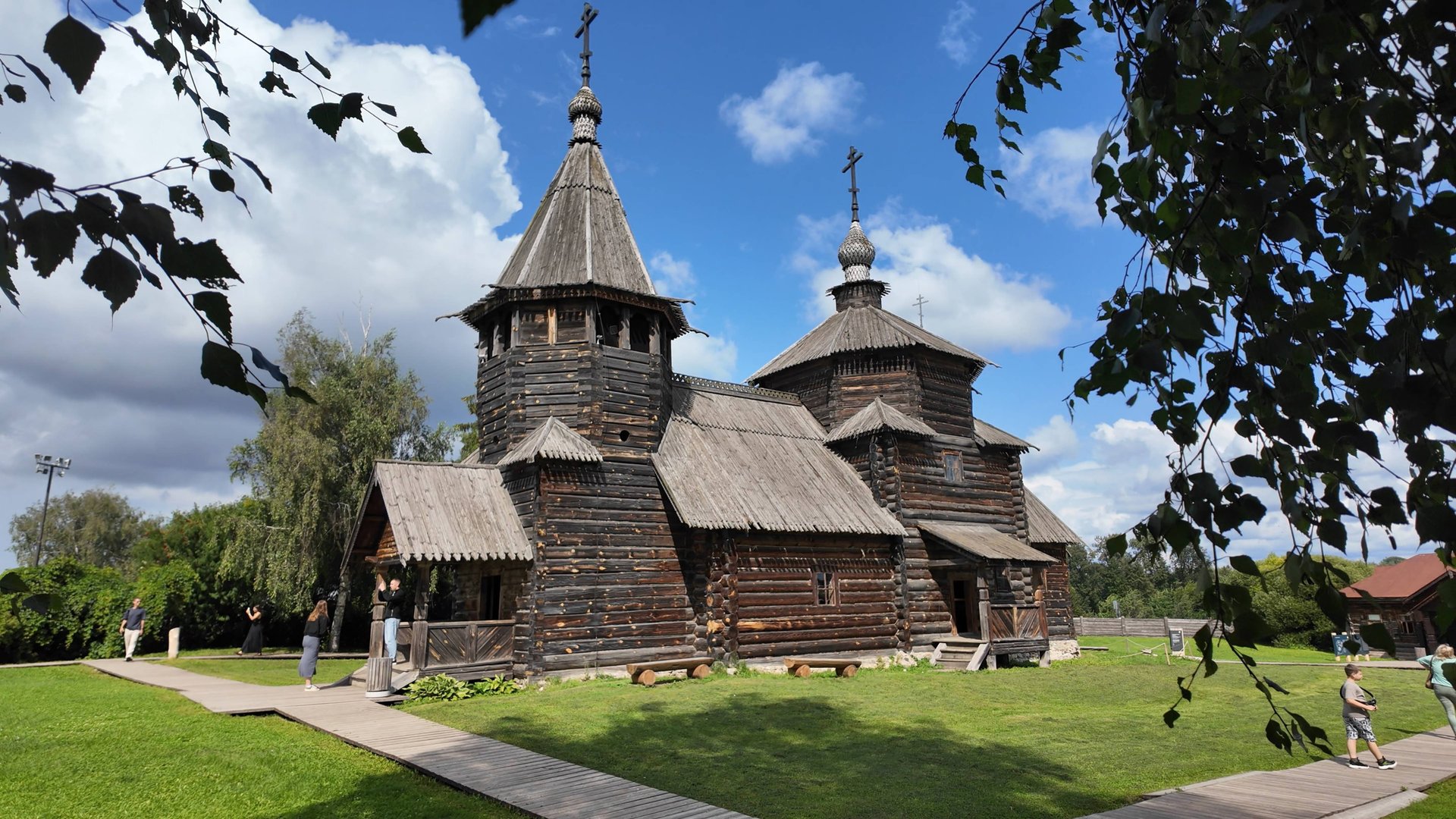 Церковь Воскресения Христова из Патакино в музее деревянного зодчества в Суздале