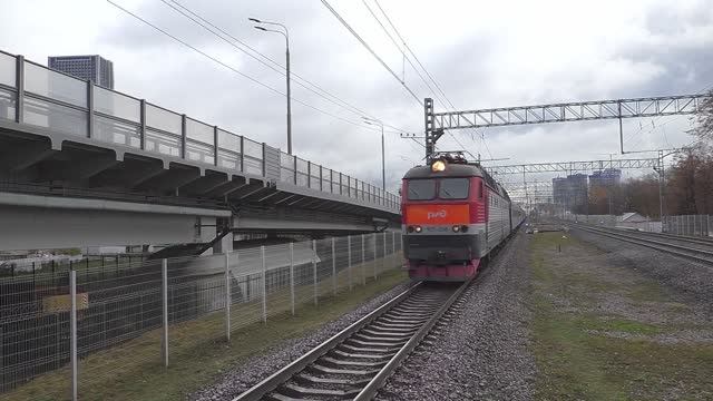 Электровоз ЧС7-206 (ТЧЭ-33) с техническим поездом № 5??? (скорый поезд № 076В Белгород — Москва).