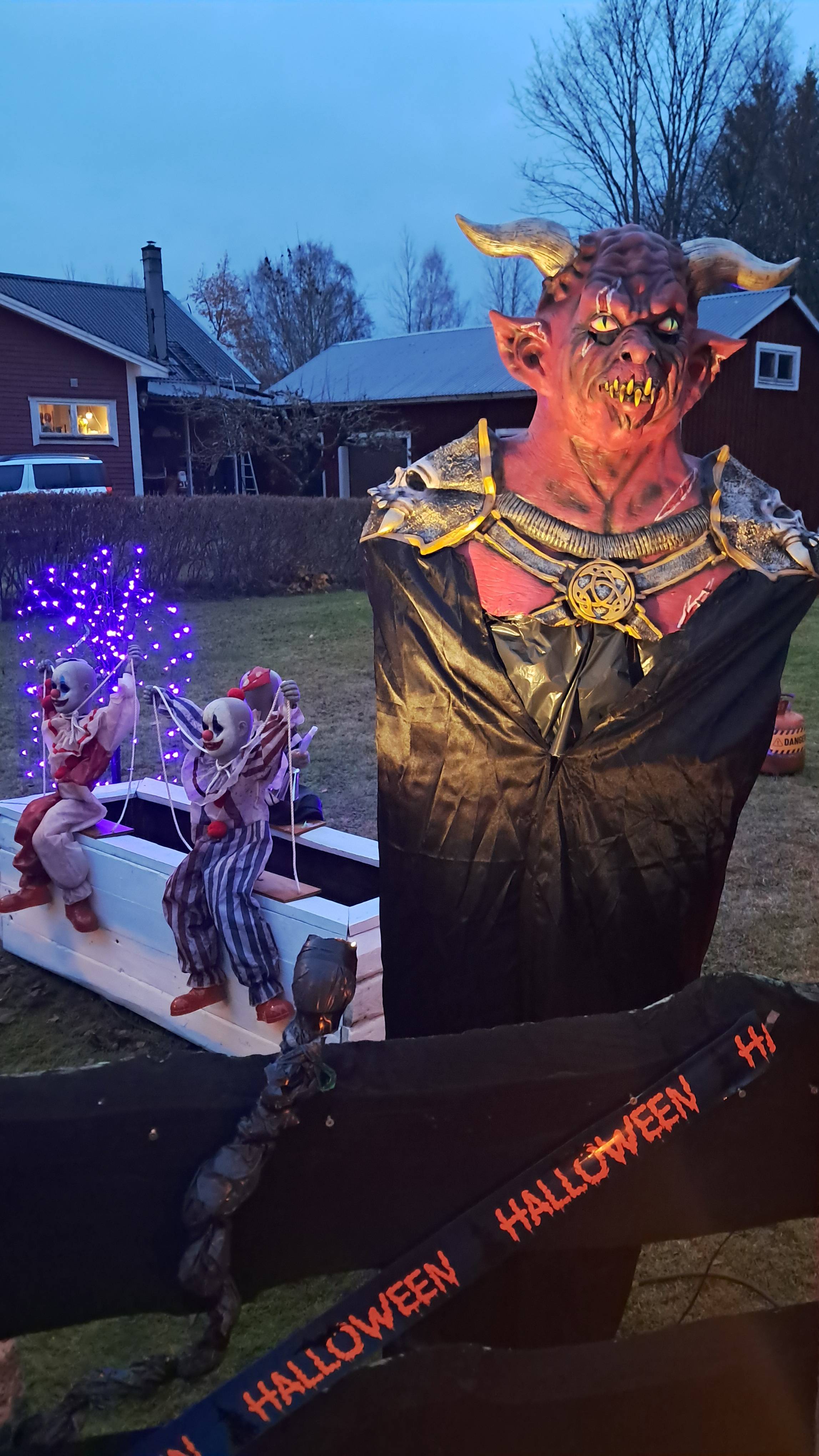 Праздник Всех Святых в Швеции. Этот дом местная достопримечательность на Рождество