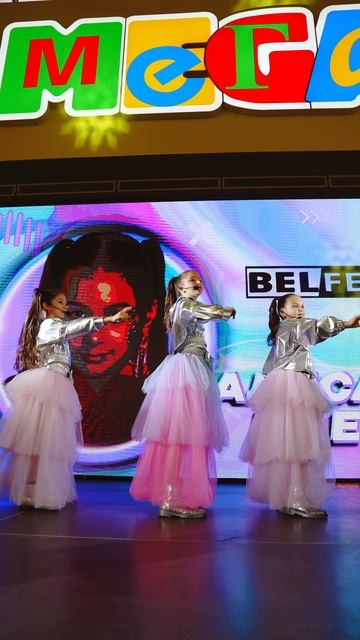 Гр.Манго на Бэлфесте (песня «Миром правят девочки»), ТРЦ МЕГА, 22.03.2025