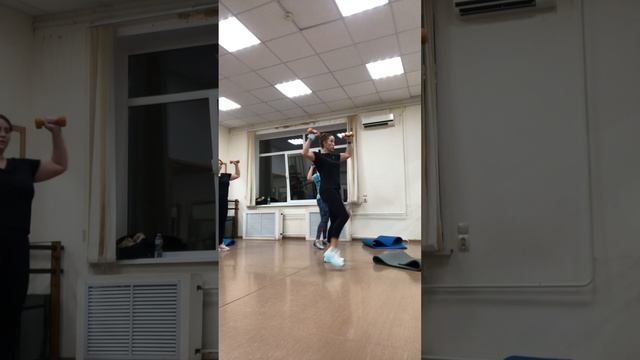 Интервальная тренировка с гантелями по 2 кг.! 45-15-13-8! Руки!