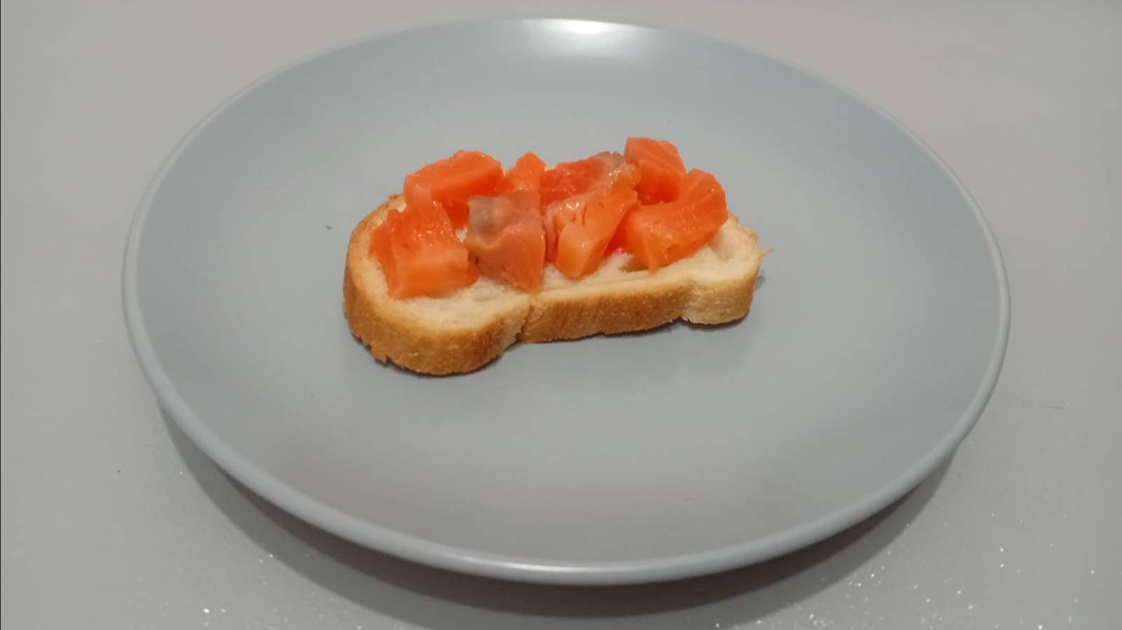 Быстрые бутерброды с красной рыбой