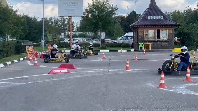 Катание на дрифт-трайке в Москве: Экстремальные развлечения Агентства Экстрима АХАА