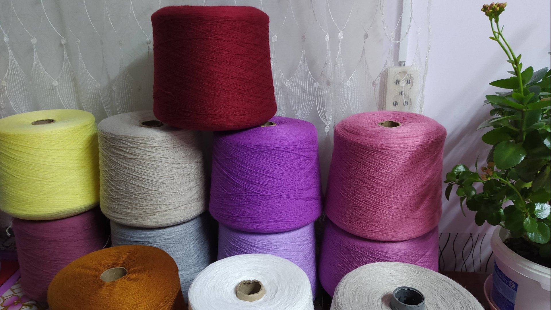 Много много пряжи ///  Моя первая бобинная пряжа ///  Моя   шаль крючком готова ///