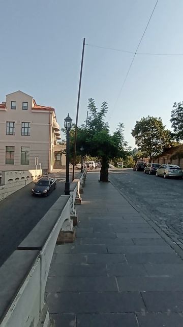 Вид на окрестности, открывающийся из сердца Сигнахи (Грузия) 01.09.2025