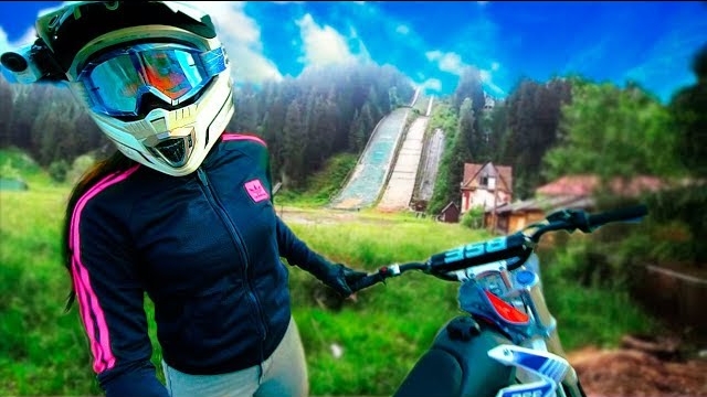 ДЕВУШКА УПАЛА На МОТОЦИКЛЕ с ГОРЫІ ужасный конец..