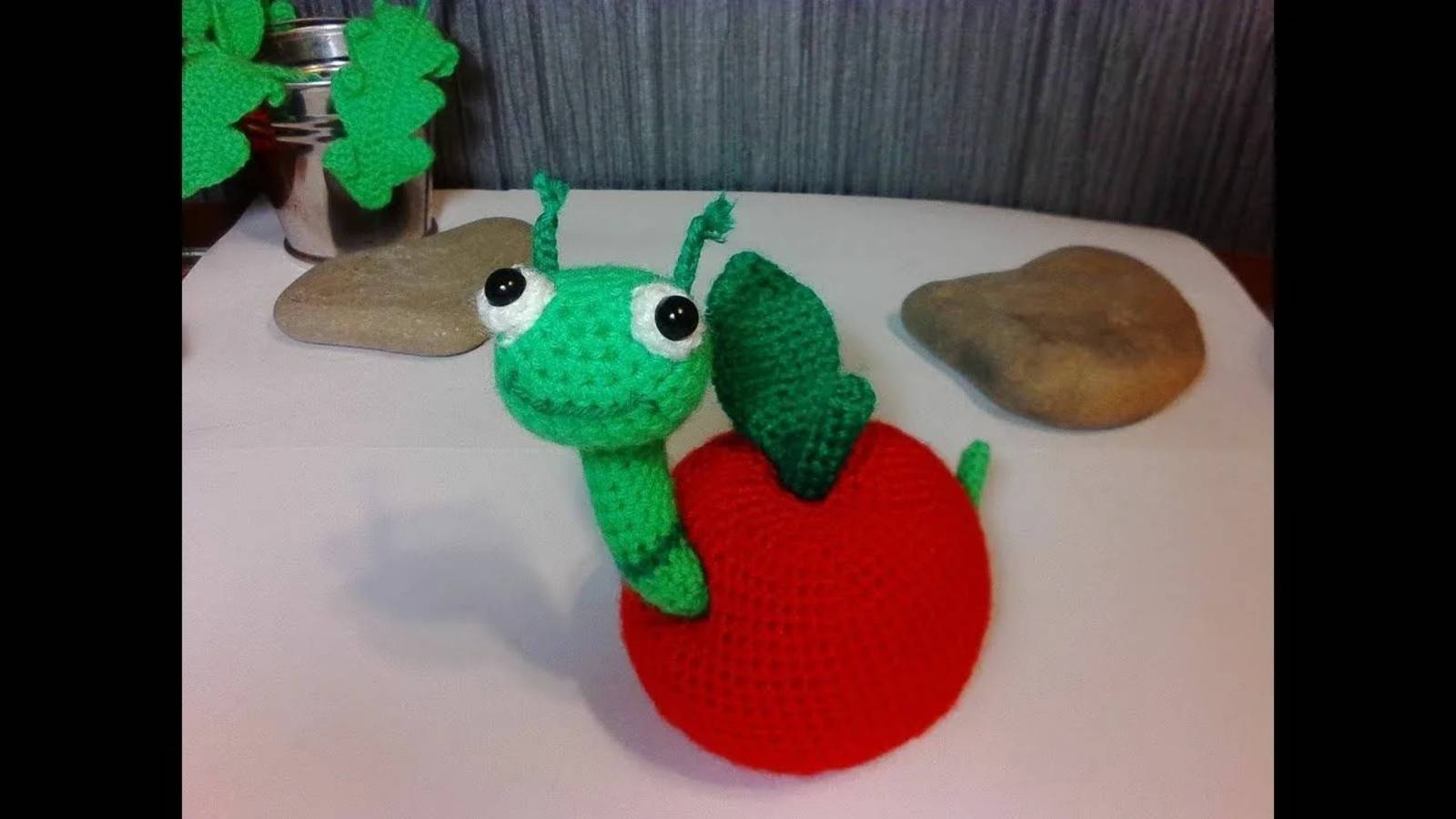 Яблоко с червячком, ч.1.  Apple with a worm, р.1.  Amigurumi. Crochet.