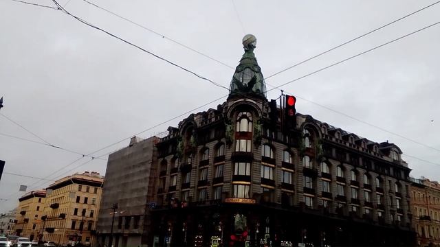 Дом книги в С-Пб. Бывший офис компании Зингер (российского филиала).