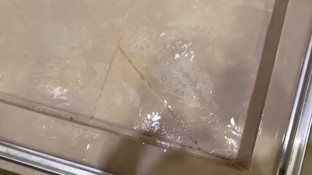 Замена герметика в душевой кабине