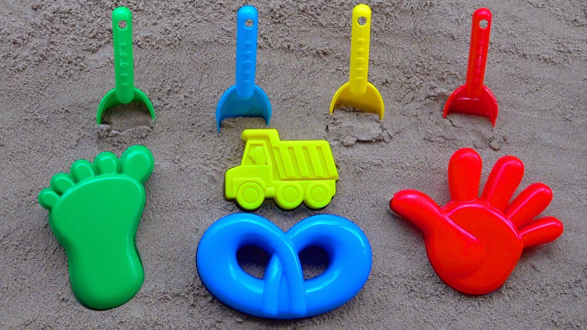 Учим Цвета с Желтым Грузовичком и Цветными Ладошками : Крендель и Цветные Лопатки для Песка