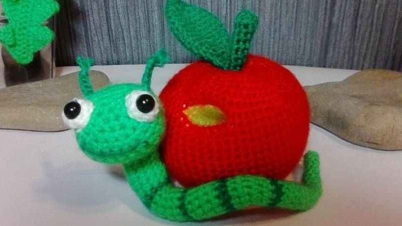Яблоко с червячком, ч.2.  Apple with a worm, р.2.    Amigurumi. Crochet.