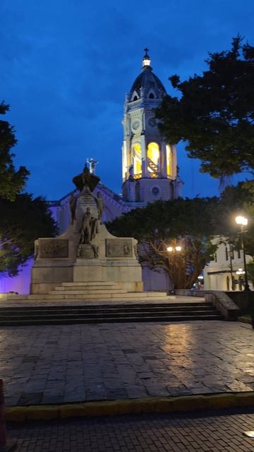 Из Панамы в Гавану, Куба