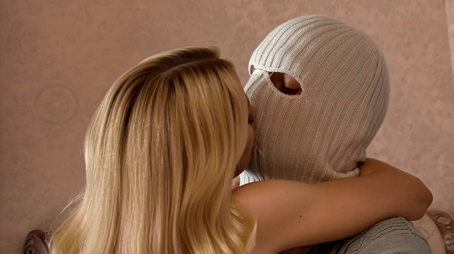 Свадьба проезжает со звуками би - би. ( +18 ).