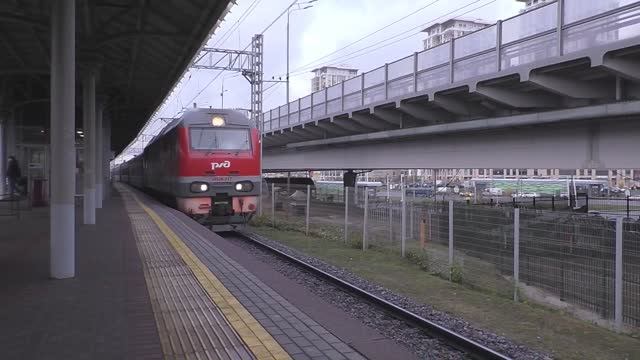 Электровоз ЭП2К-217 (ТЧЭ-8) со скорым поездом № 119А Санкт-Петербург — Белгород.