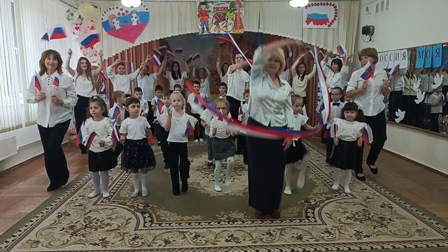 Флешмоб ко Дню народного единства "Россия в моём сердце!"