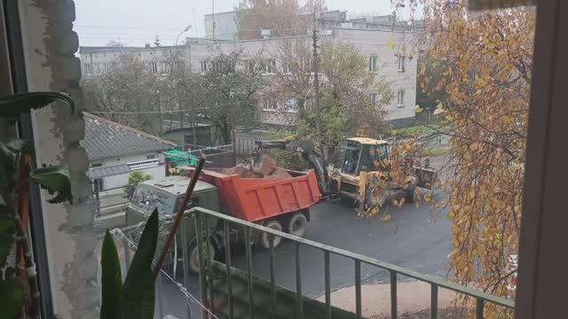 Ремонт дороги (дамба, Псков)