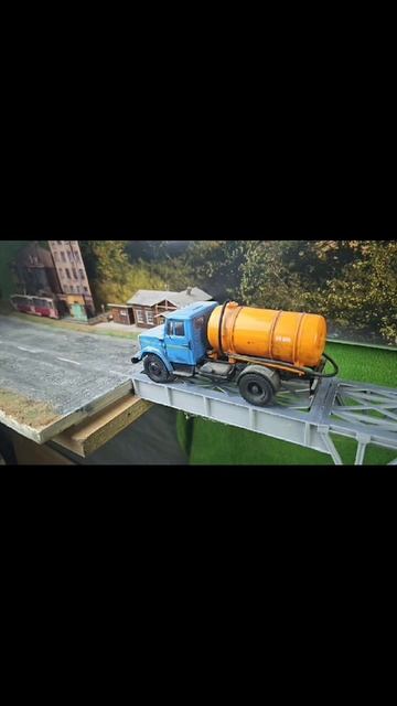 Грузовики упали с моста!