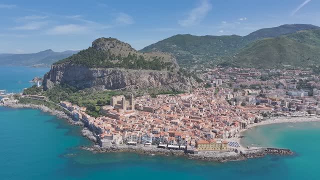 🚶 SmartTV 4К ➤ 🌺 Пешеходная экскурсия по Чефалу: знакомство с сокровищами Сицилии, Италия! 🌺