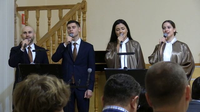 Общее пение " Буду жить под защитой Твоих крыл"