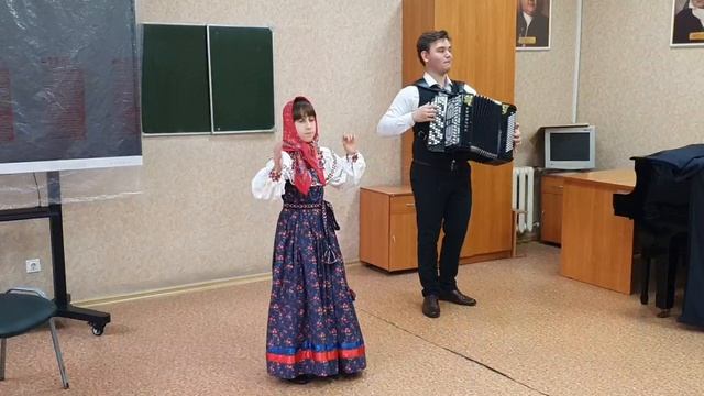 Анащенкова Анна припевки Барыня  ДШИ г. Видное