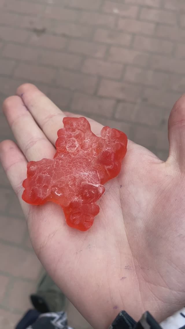 Это гигантский мармелад