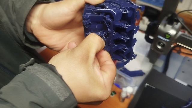 Карандашница в виде блока цилиндров v8