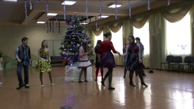 Танец Новый год, Умка