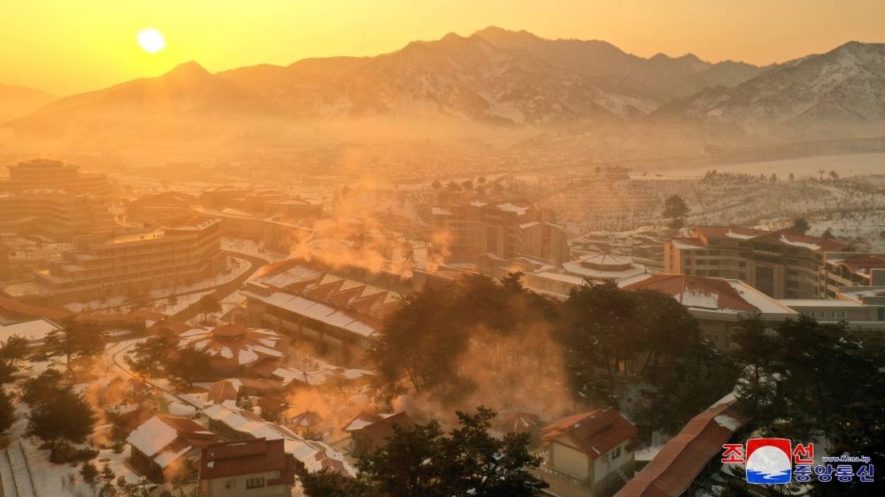 매력적인 건축미，신비한 치료효능을 자랑한다. Место культурного отдыха на Яндокских горячих источниках.