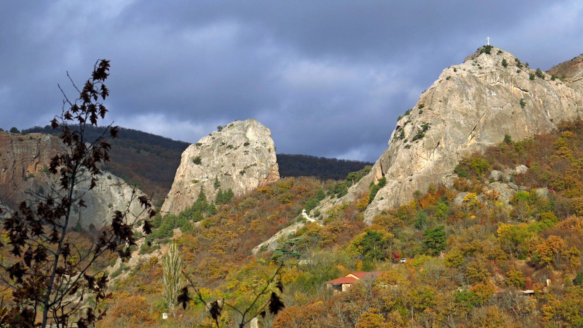 Удивительно красивый маршрут над урочищем Кизилташ