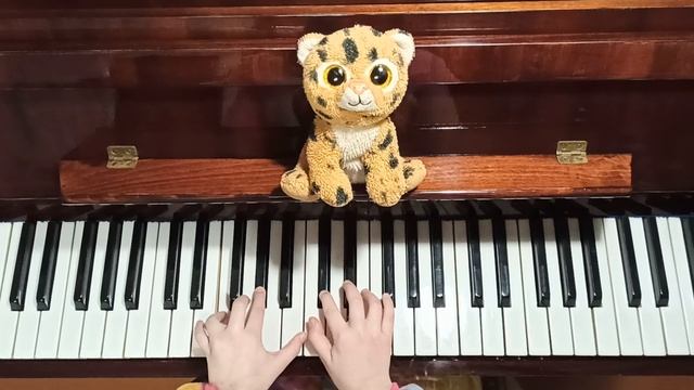 Как играть "Наш милый черный кот" на пианино.