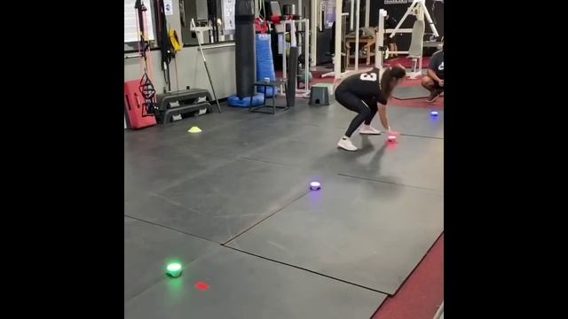 Динамическое упражнение для тренировки ног