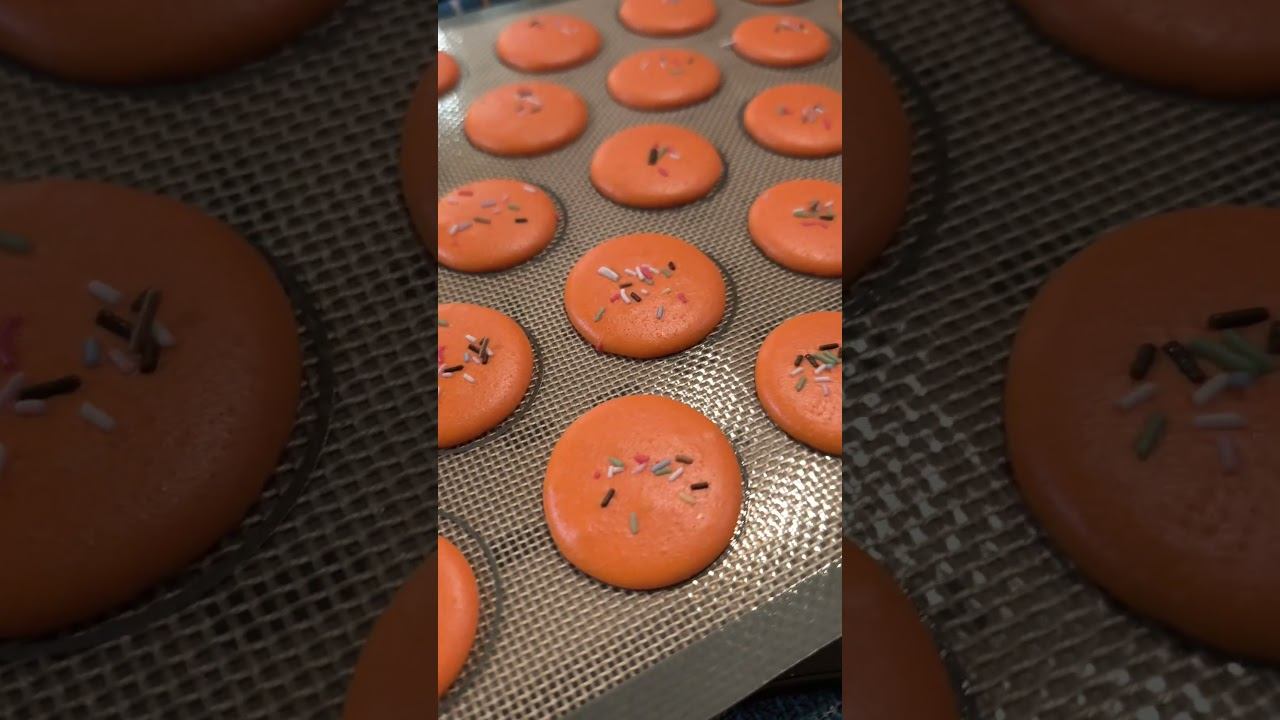 Крышечки МАКАРОН на швейцарской меренге.