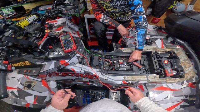 Диагностируем проблему с проводкой Стелс Гепард после плохого сервиса, подключаем флагштоки RGB