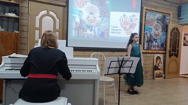 "Край, в котором ты живешь» муз. Г. Гладкова, сл. Ю. Энтина 
Исполняет Васькина Диана.