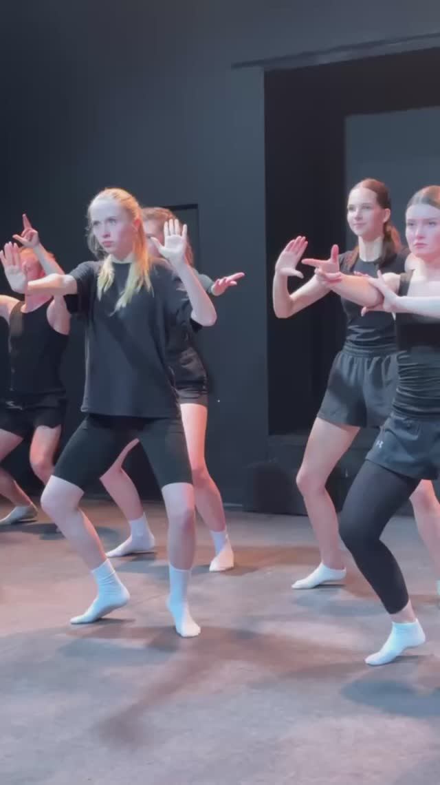 Лиза Строк, Судзуки. Фрагменты с показа по актерскому мастерству в ВШЭ.