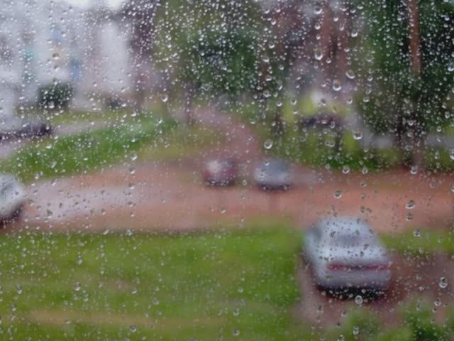 В  НАШЕМ  ГОРОДЕ  ДОЖДЬ