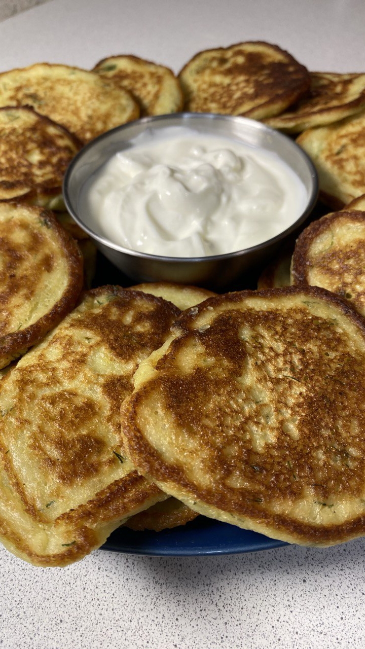 Кто любит капусту,этот рецепт ваш.Оладьи из свежей капусты.