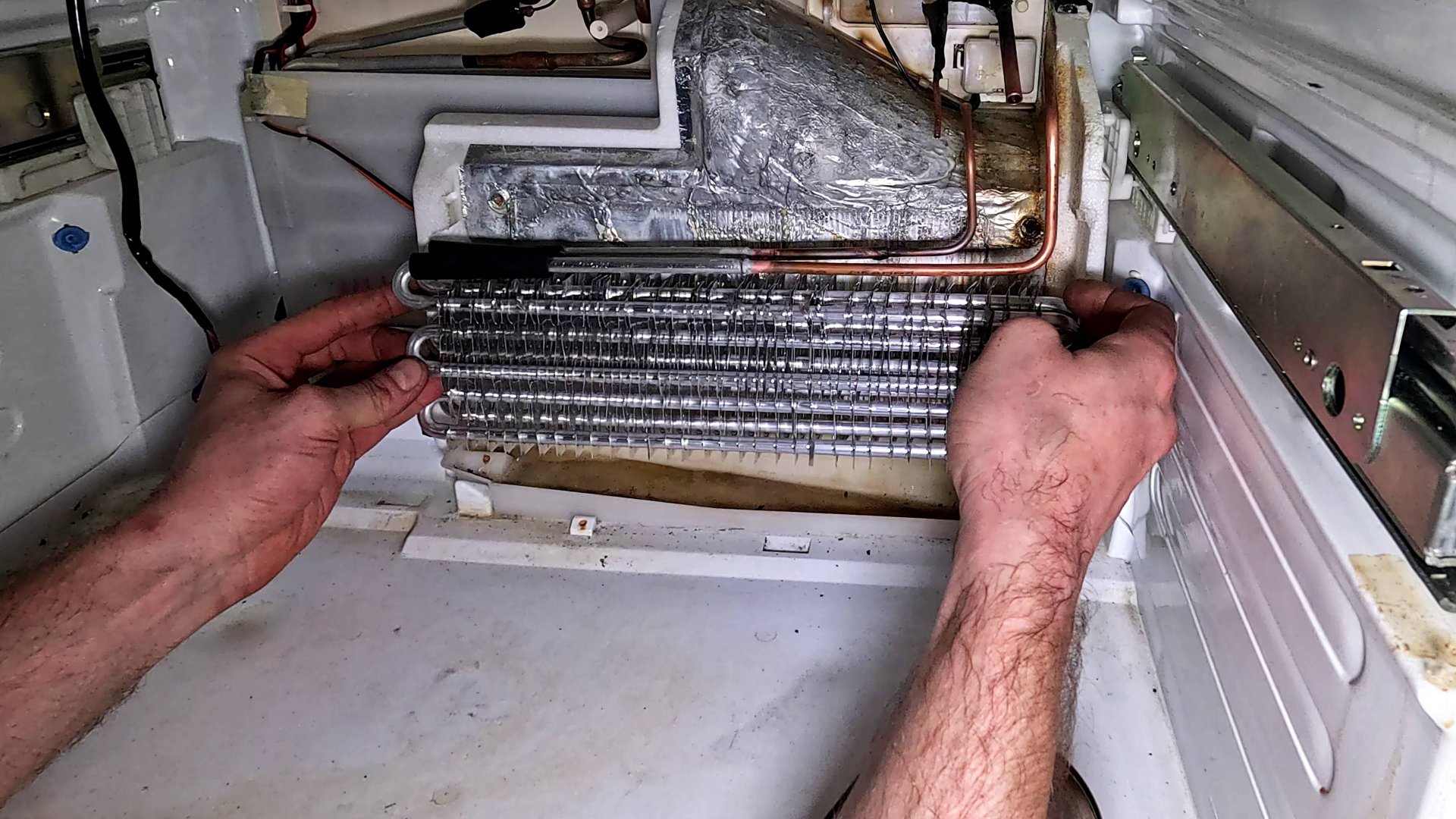 Холодильник Toshiba. Опрессовка, замена испарителя