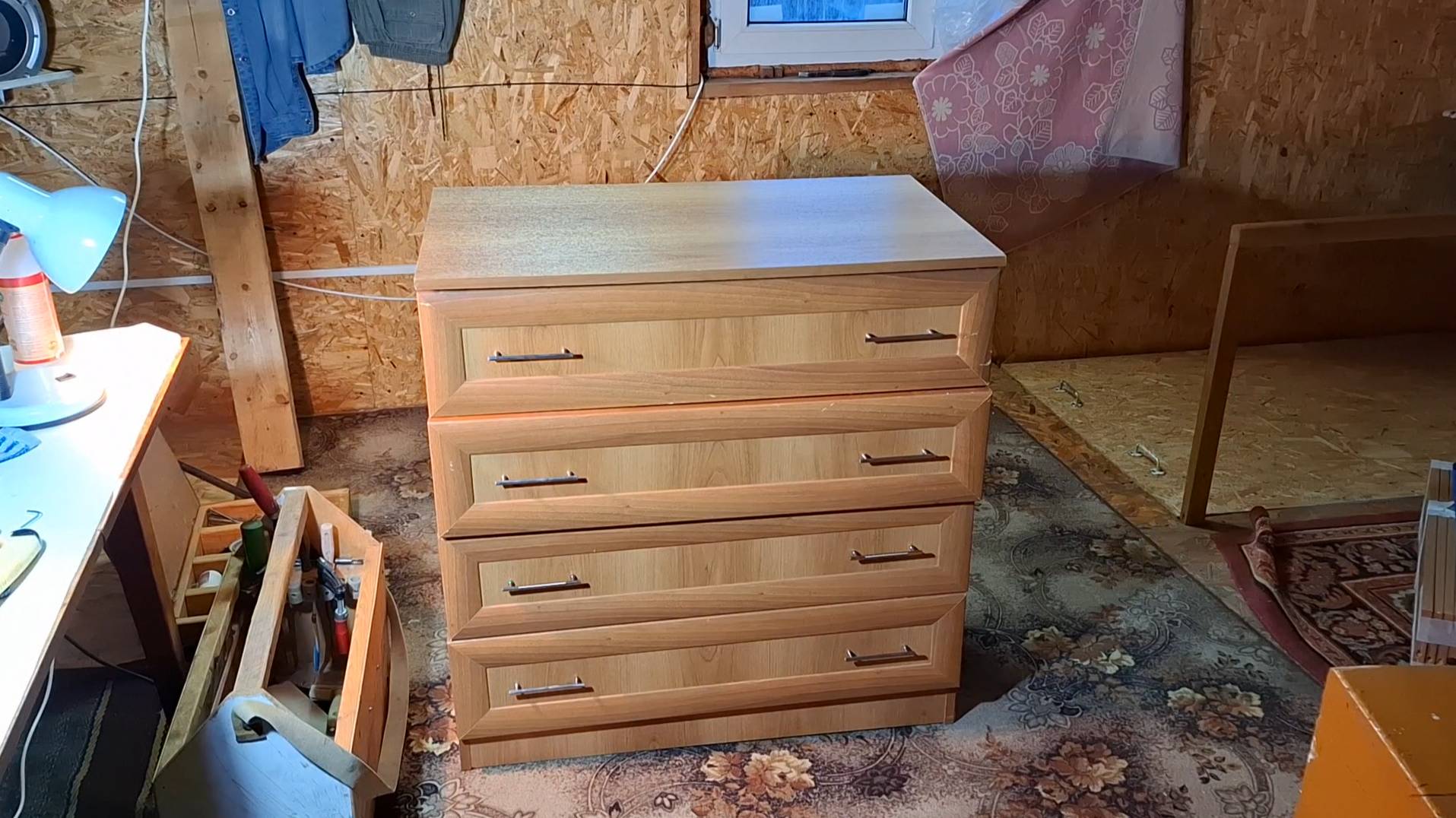 Собираю комод, не знаю чем заняться! Буду собирать комод!