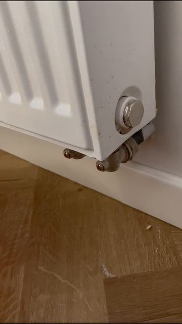 Аварийный вызов сантехника. Протечка радиатора отопления. Онлайн заявка.