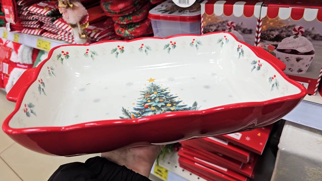 Магнит косметик.Посуда глаз не оторвать.Яркая Новогодняя