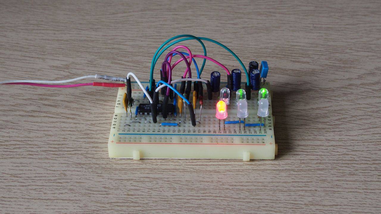 Мигалка со случайным миганием на К561ЛН2.