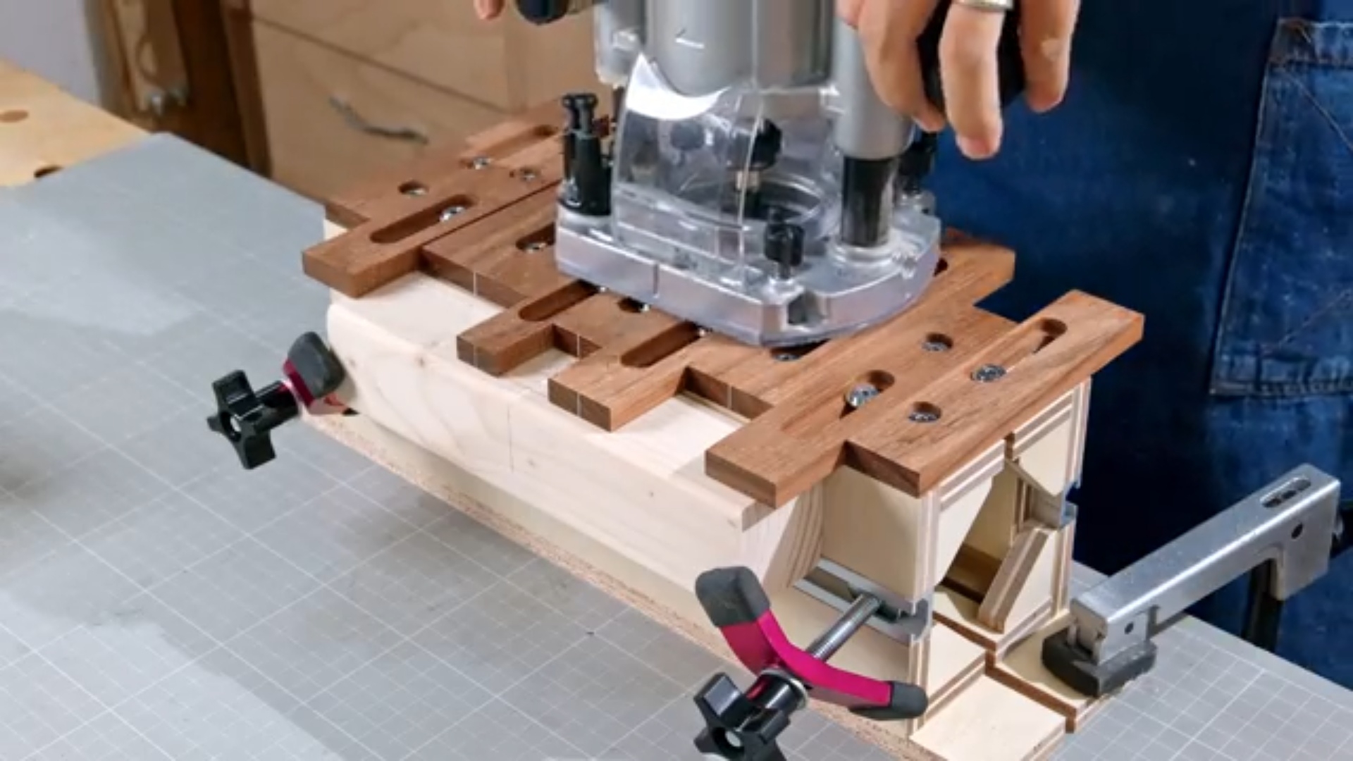 Устройство для соединений