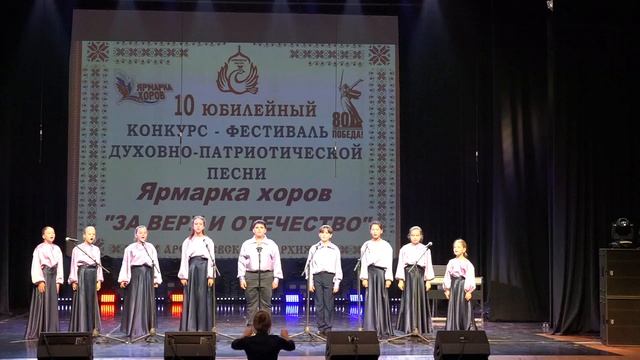 Хор "Кредо" Детской школы искусств с. Анучино - Девчонка поёт для солдат