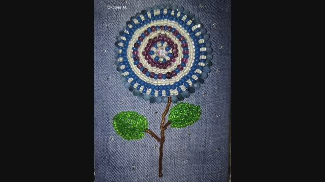 Вышила бисером цветок и сшила очечник.mp4