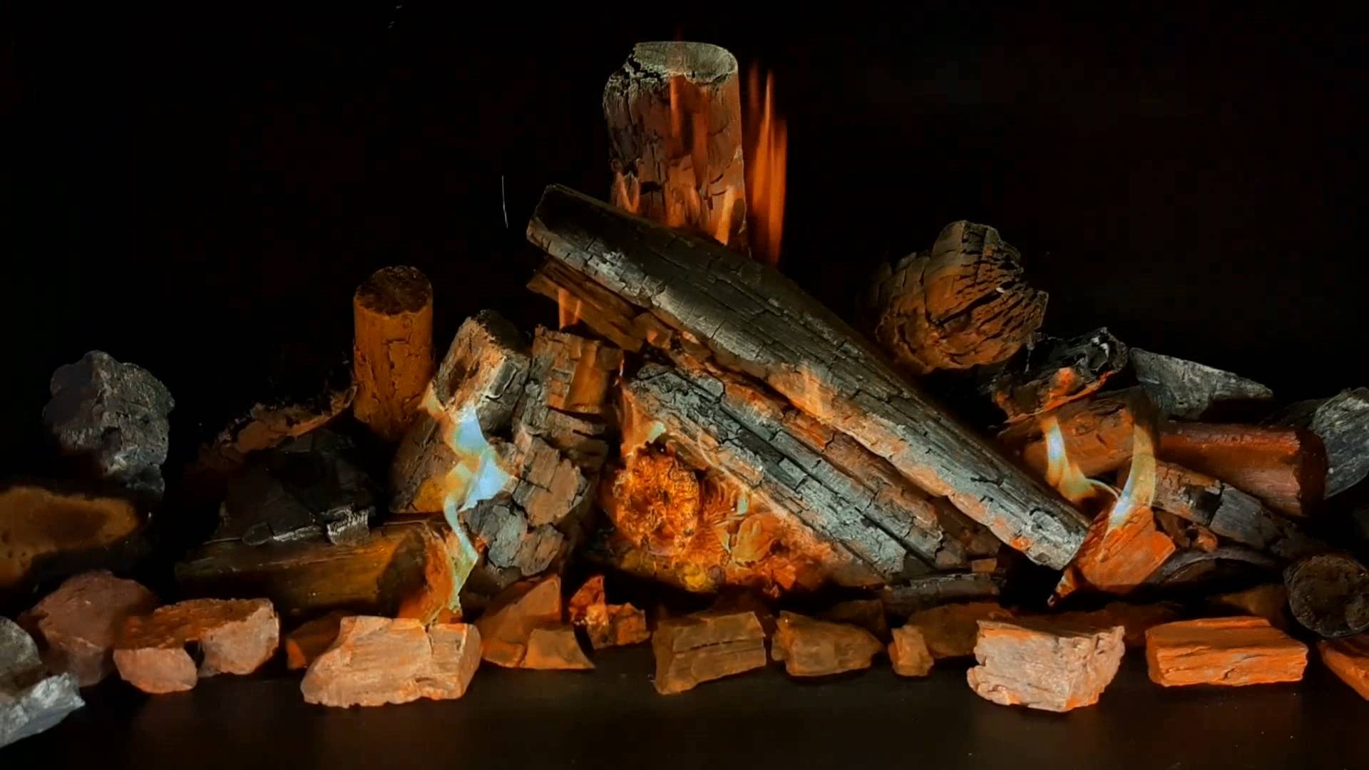 Различные цвета пламени каминов "Стальная черепаха"