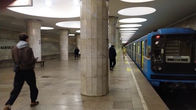 Сибирь. Новосибирск. Станция Площадь Гарина-Михайловского  - интерьер, пассажиры, поезд  Фрагмент 6