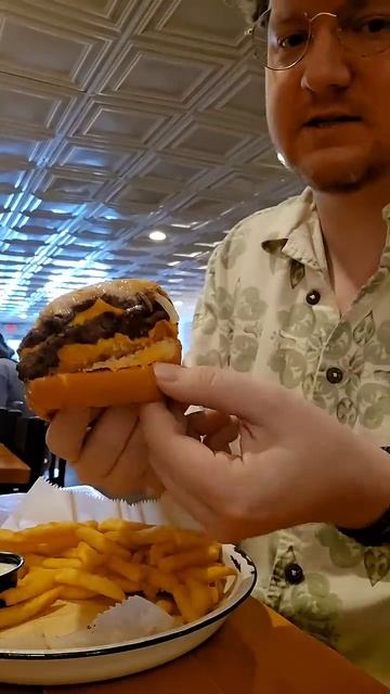 Does District Burger live up to the hype_ I would say yes ✨️👌 #localbusiness #foodie #livingintulsa