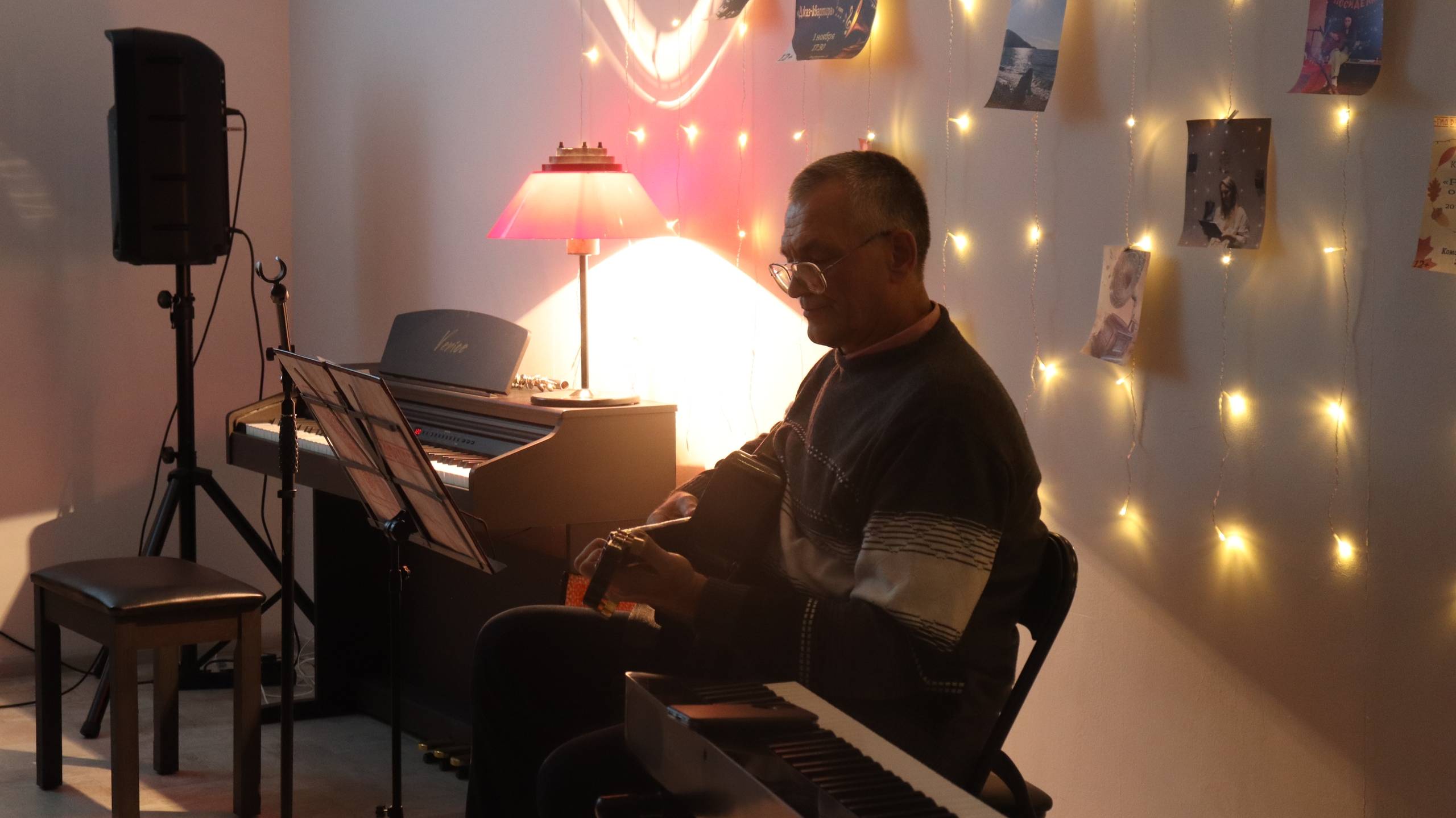 Поет Игорь Общих